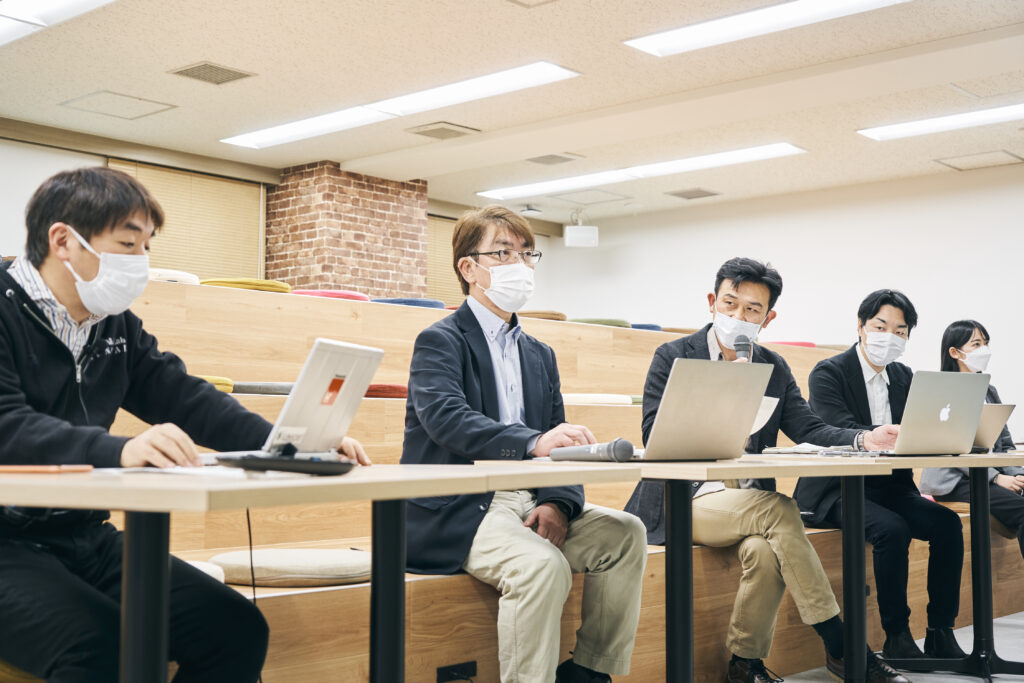 DX推進企業×学生で新しい価値を生み出す。新しいアイディアのかけらが飛び出した、「トークセッション&アイディアソン in SENDAI」の現場をレポート！ | SENDAI INC.